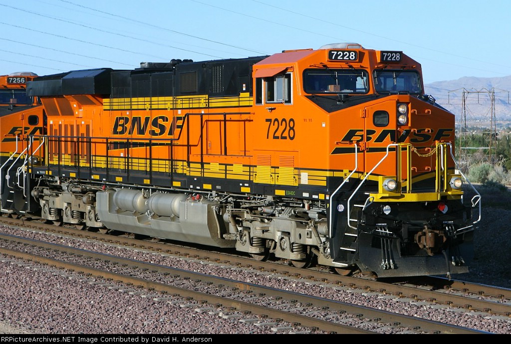 BNSF 7228